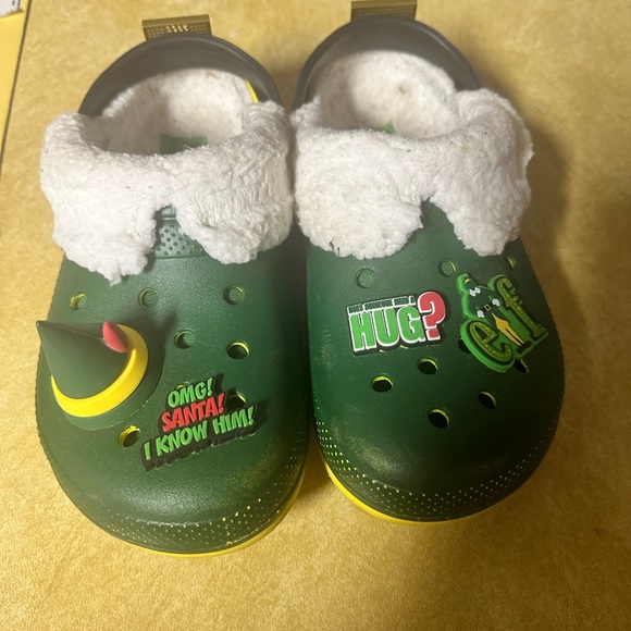 CROCS | Shoes | Crocs Size J4 Limited Edition Elf | Poshmark